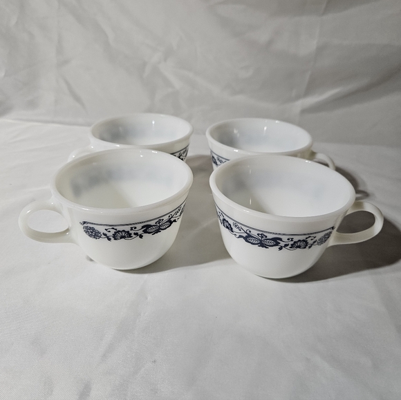 Pyrex | Kitchen | Vintage Pyrex Coffee Tea Cup Set Of 4 Old Towne Blue ...
